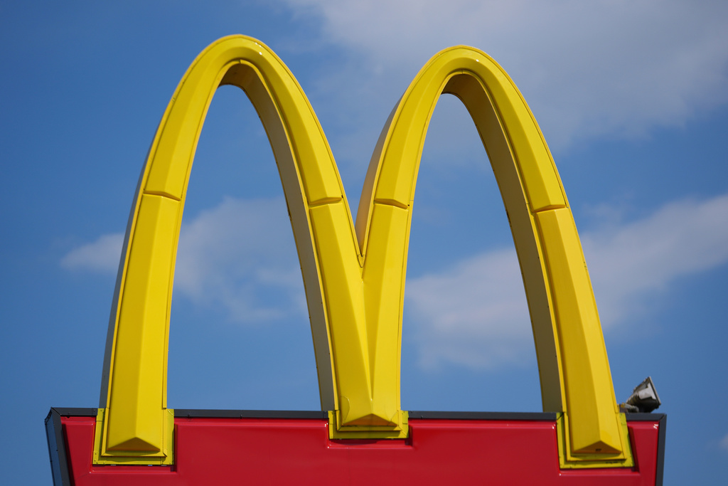 Burger King, Wendy's respond to McDonald's CEO's viral taste-test video ...